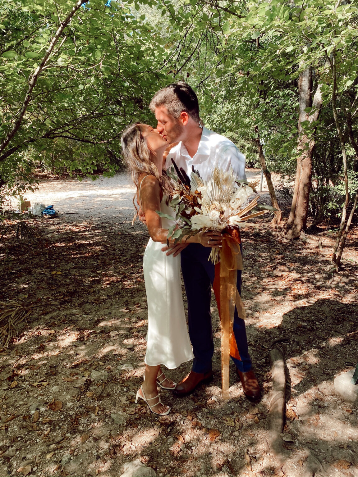 S + N // Austin Creekside Elopement | Showit Blog